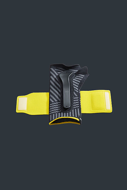Sports support Manumed active E+motion® for the wrist | medi